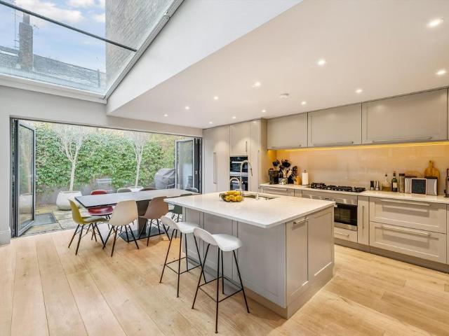Uverdale Road, Chelsea, London, SW10. 5 bed terraced house to rent £10,833 pcm £2,500 pw