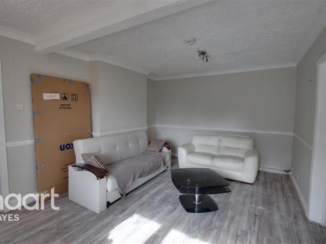 Bryony Close, Uxbridge 5 bed semi detached house to rent £3,100 pcm £715 pw