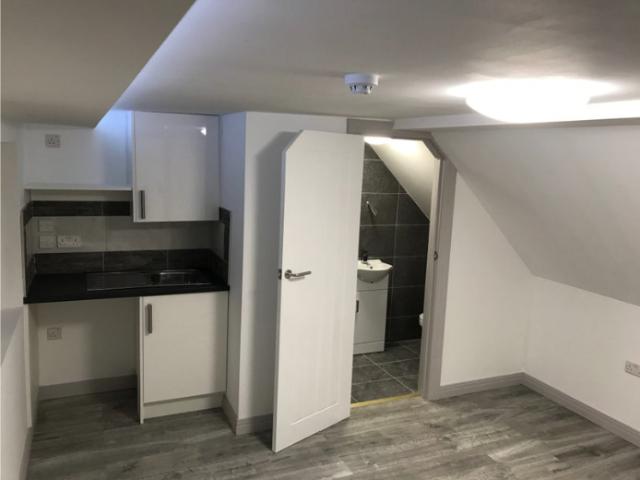 Uxbridge UB10, Room to rent, £3,575 pcm | PrimeLocation