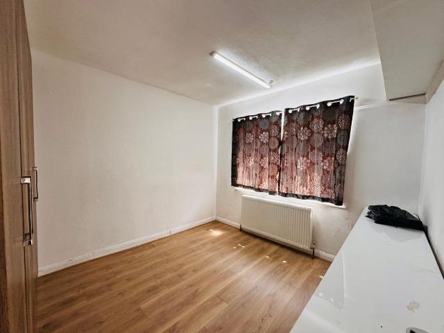 Uxbridge UB10, 4 bed end terrace house to rent, £2,200 pcm | PrimeLocation