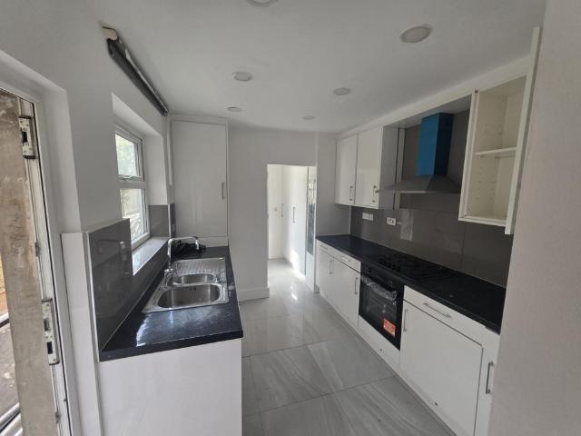 UXBRIDGE UB8 3 bed terraced house to rent £2,250 pcm £519 pw