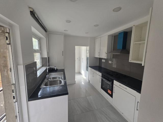 Uxbridge UB8, 3 bed terraced house to rent, £2,400 pcm | PrimeLocation
