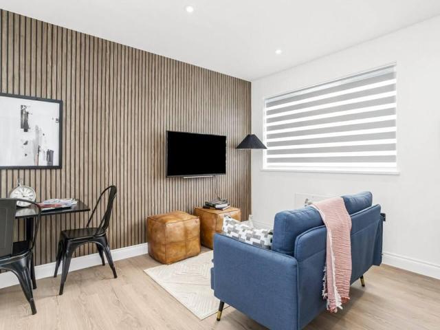 Uxbridge UB8, Studio to rent, £1,400 pcm | PrimeLocation