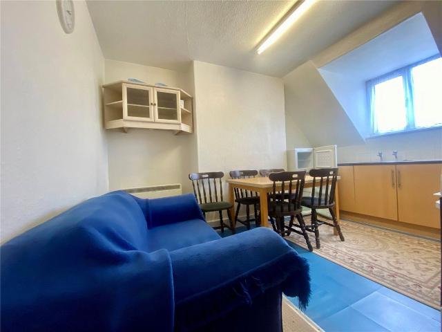 Uxbridge Road, Middlesex UB4, 2 bed flat to rent, £1,250 pcm | PrimeLocation