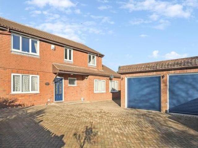 Uxbridge Road, Mill End, 4 Bedroom Detached