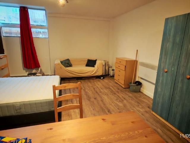 Uxbridge Road, Acton W3, Studio to rent, £1,350 pcm | PrimeLocation