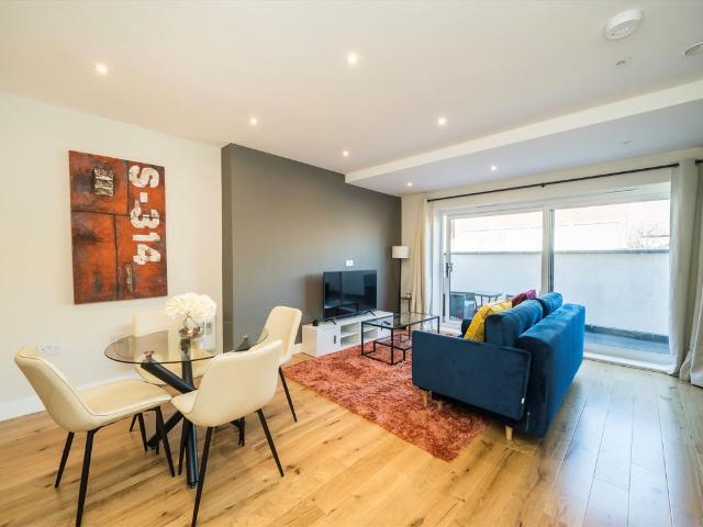 Uxbridge Road, Ealing W13, Studio to rent, £1,700 pcm | PrimeLocation