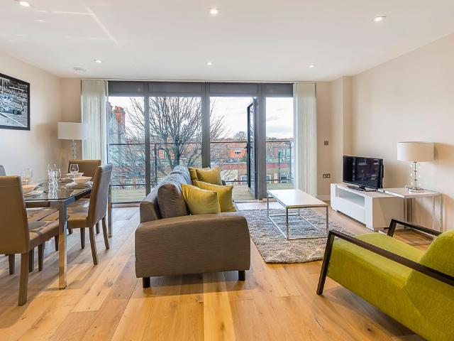 Uxbridge Road, Ealing Common W5, 2 bed flat to rent, £3,000 pcm | PrimeLocation