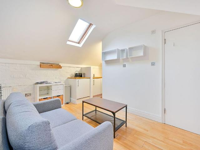 Uxbridge Road, Ealing, London W13, 1 bed flat to rent, £1,400 pcm | PrimeLocation