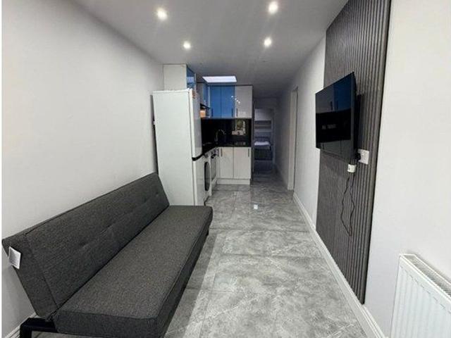 Uxbridge Road, Feltham TW13, 1 bed flat to rent, £1,300 pcm | PrimeLocation