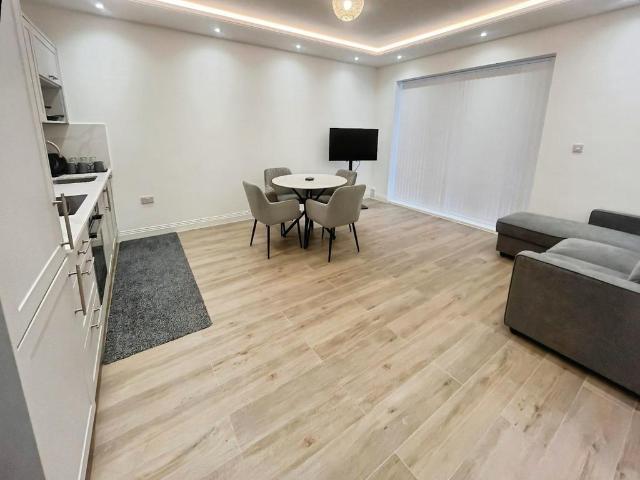 Uxbridge Road, Hanwell 2 bed house to rent £2,800 pcm £646 pw