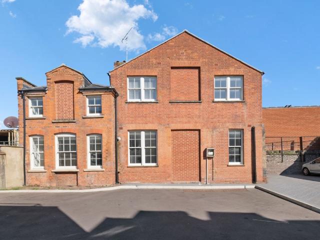 Uxbridge Road, Hanwell W7, 3 bed terraced house to rent, £3,000 pcm | PrimeLocation