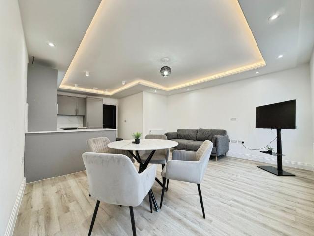 Uxbridge Road, Hanwell W7, 1 bed flat to rent, £2,000 pcm | PrimeLocation