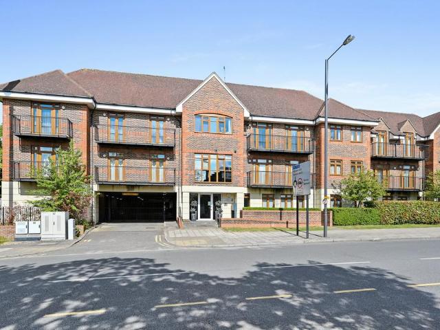 Uxbridge Road, Harrow 2 bed ground floor flat to rent £1,950 pcm £450 pw
