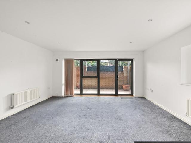 Uxbridge Road, Hayes UB4, 1 bed flat to rent, £1,400 pcm | PrimeLocation