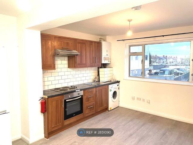 Uxbridge Road, Hayes UB4, 3 bed flat to rent, £1,600 pcm | PrimeLocation