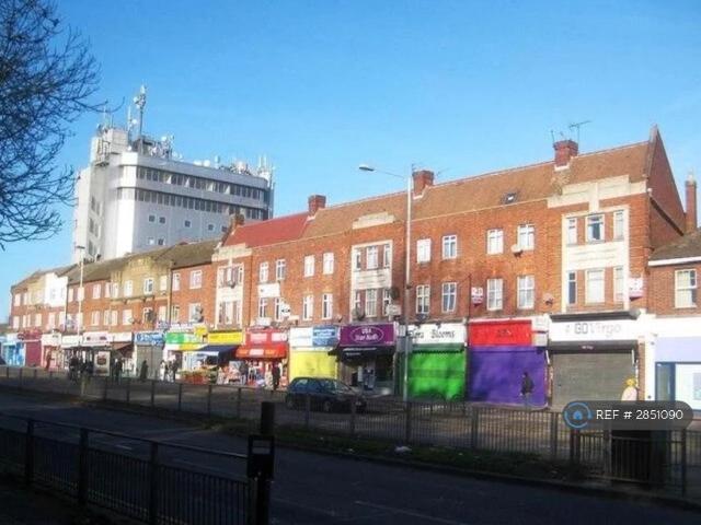 Uxbridge Road, Hayes, UB4 3 bed flat to rent £1,700 pcm £392 pw