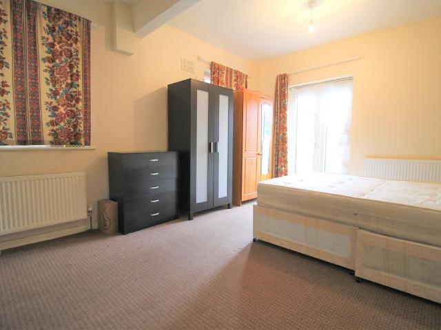 Uxbridge Road, Hayes UB4, Studio to rent, £1,350 pcm | PrimeLocation