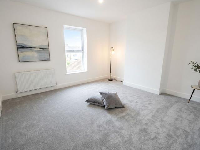 Uxbridge Road, Hillingdon UB10, 3 bed flat to rent, £2,400 pcm | PrimeLocation
