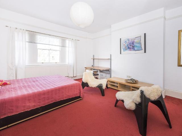 Uxbridge Road, Kingston Upon Thames KT1, Studio to rent, £1,200 pcm | PrimeLocation