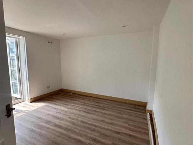 Uxbridge Road, London 1 bed flat to rent £1,700 pcm £392 pw