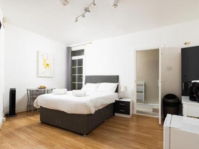 Uxbridge Road, London, 1 Bedroom Flat