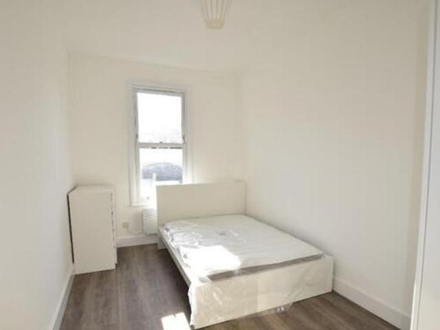 Uxbridge Road, London, 2 Bedroom Flat