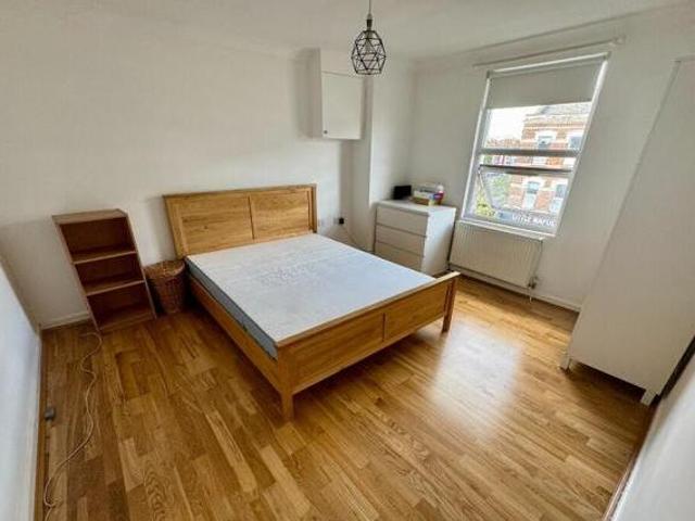 Uxbridge Road, London, 3 Bedroom Flat