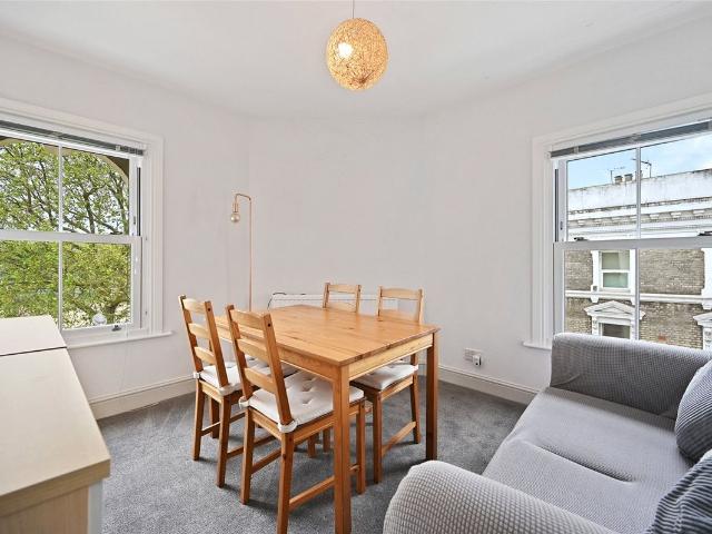 Uxbridge Road, London W12, 3 bed flat to rent, £2,700 pcm | PrimeLocation