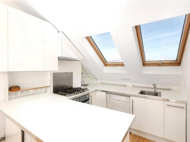 Uxbridge Road, London W12 1 bed flat to rent £2,050 pcm £473 pw