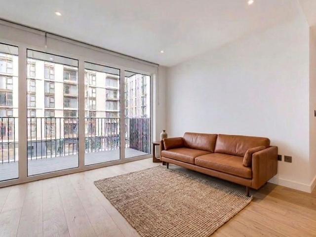 Uxbridge Road, London W12, 1 bed flat to rent, £2,750 pcm | PrimeLocation