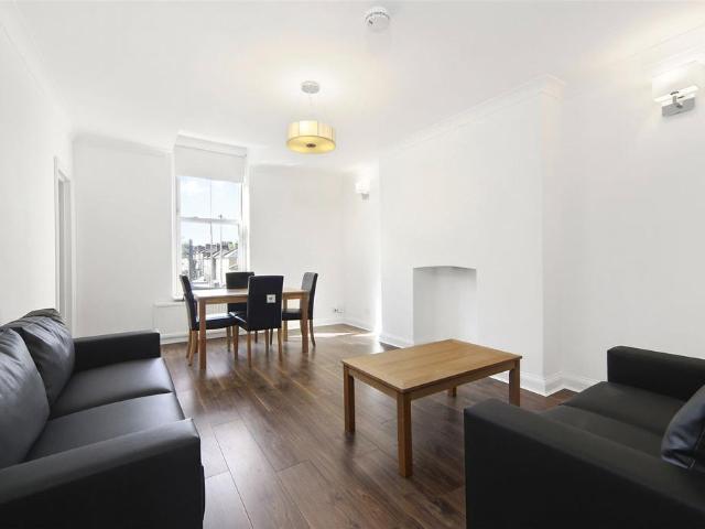 Uxbridge Road, London, W12 2 bed apartment to rent £2,500 pcm £577 pw