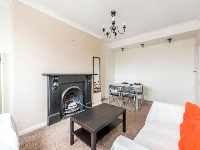 Uxbridge Road, London W12, 2 bed flat to rent, £1,925 pcm | PrimeLocation