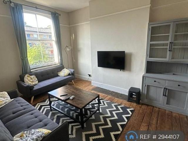 Uxbridge Road, London, W12 2 bed flat to rent £2,200 pcm £508 pw