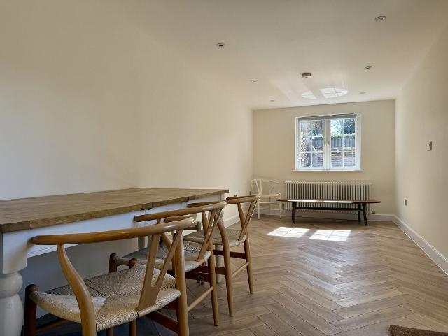 Uxbridge Road, London W12, 2 bed flat to rent, £2,850 pcm | PrimeLocation