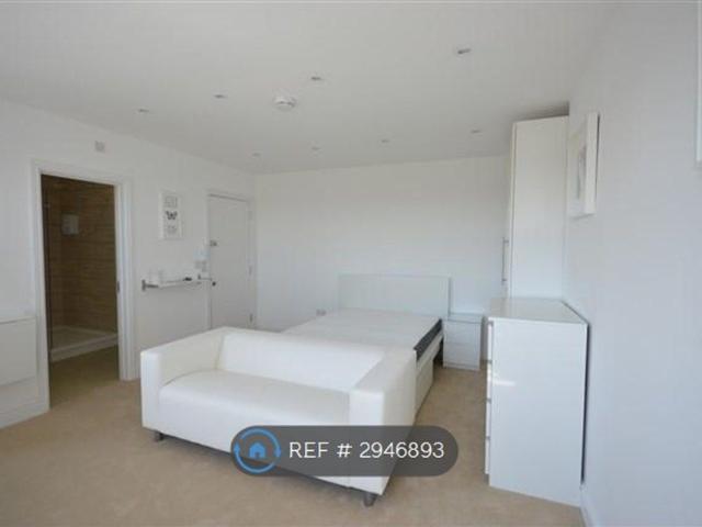 Uxbridge Road, London W12, Studio to rent, £1,499 pcm | PrimeLocation