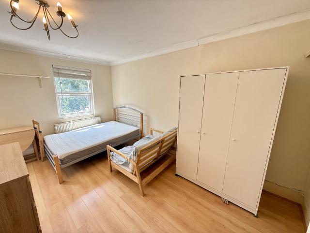 Uxbridge Road, London W12, Studio to rent, £1,278 pcm | PrimeLocation