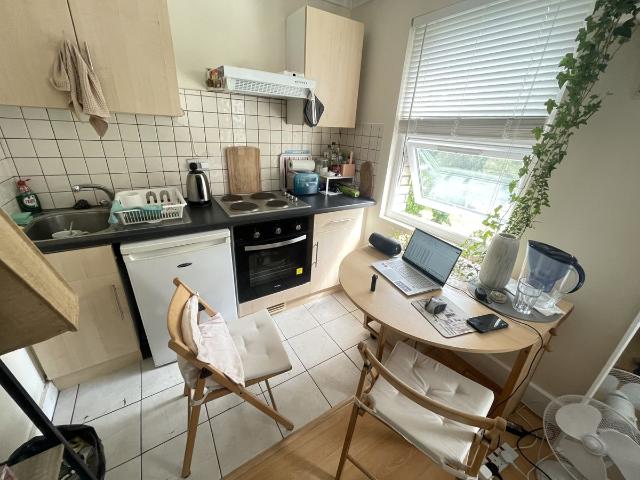 Uxbridge Road, London W12, Studio to rent, £1,300 pcm | PrimeLocation