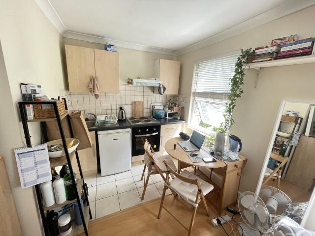 Uxbridge Road, London W12, Studio to rent, £1,300 pcm | PrimeLocation