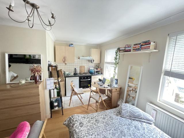 Uxbridge Road, London W12, Studio to rent, £1,300 pcm | PrimeLocation