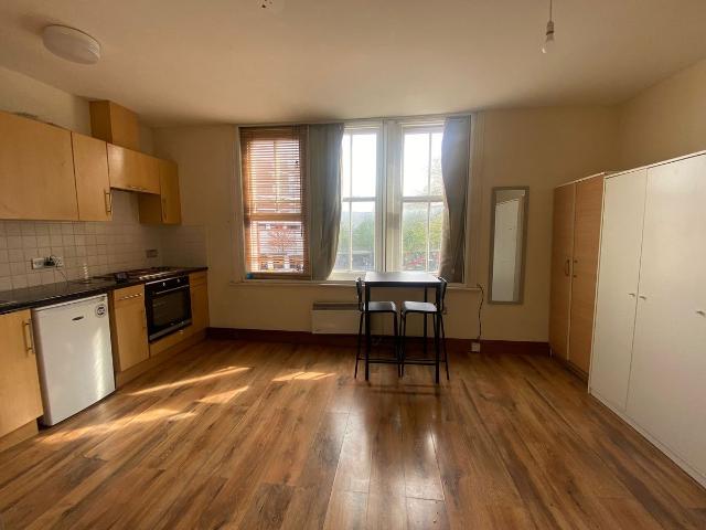 Uxbridge Road, London W12, Studio to rent, £1,350 pcm | PrimeLocation