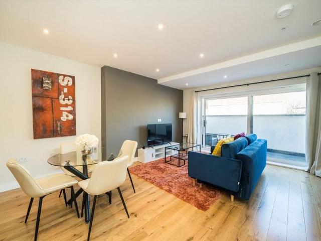 Uxbridge Road, London W13 1 bed flat to rent £1,800 pcm £415 pw