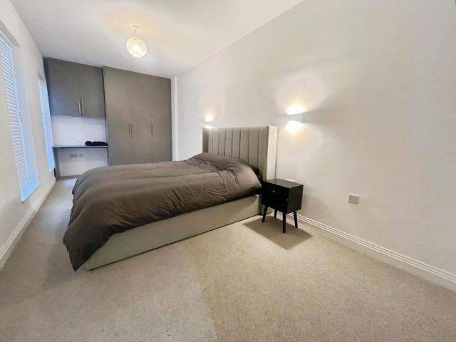 Uxbridge Road, London W7, 2 bed flat to rent, £2,600 pcm | PrimeLocation