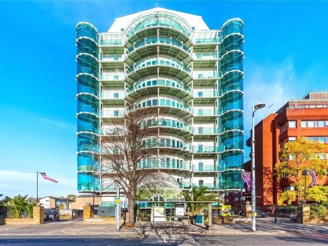 Uxbridge Road, London W5 2 bed flat to rent £2,400 pcm £554 pw