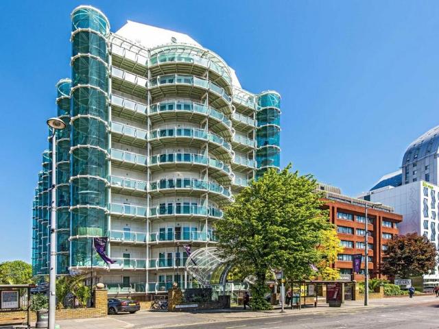 Uxbridge Road, London W5 2 bed flat to rent £2,396 pcm £553 pw