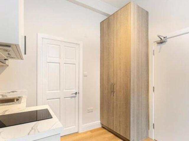 Uxbridge Road, London, Studio Flat For