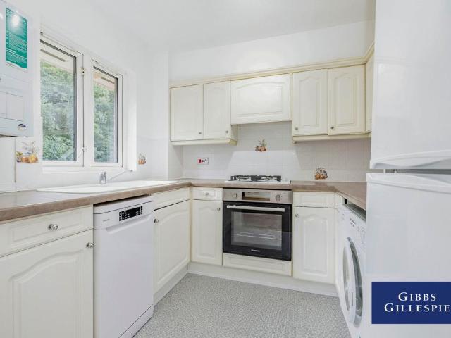 Uxbridge Road, Pinner, HA5 1 bed flat to rent £1,425 pcm £329 pw