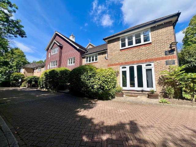 Uxbridge Road, Pinner, HA5