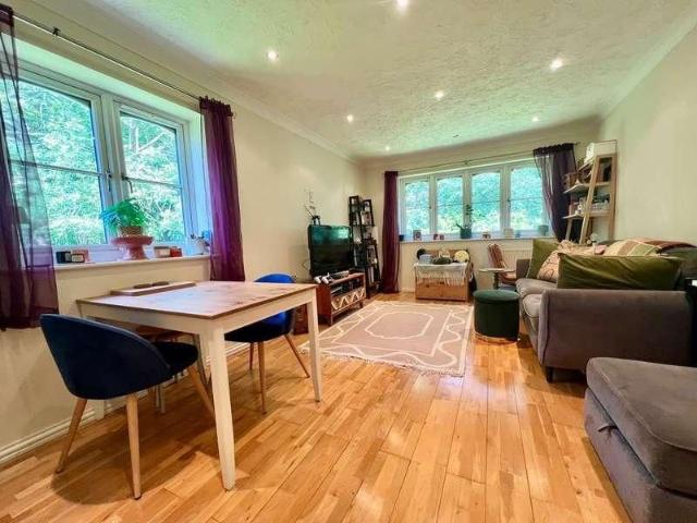 Uxbridge Road, Pinner, HA5