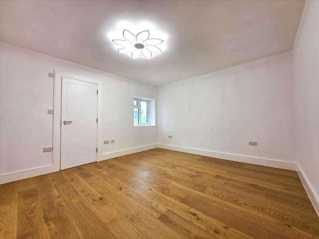 Uxbridge Road, Stanmore, HA7